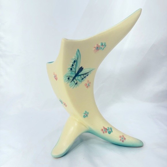 hull | Accents | Vtg Hull Butterfly Cornucopia Vase | Poshmark